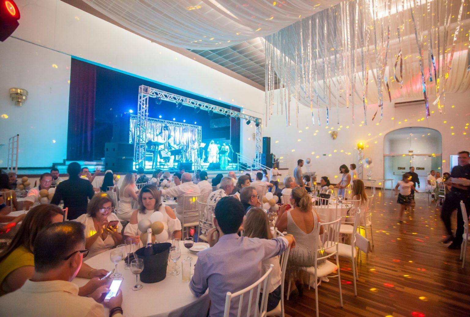Réveillon Curitiba 2026 - As melhores festas esperam por você!
